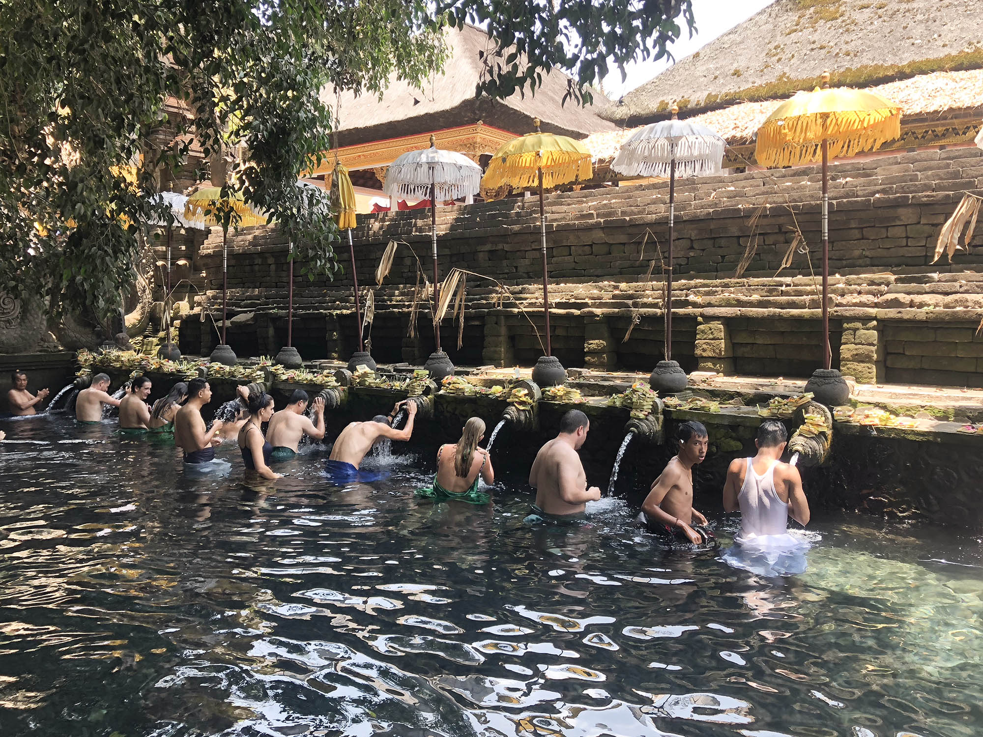 峇里島景點｜聖泉寺tirta Empul Temple身心洗禮，交通and景點規劃，當地人的信仰中心，一日3洗治百病！ Miss Slow慢半拍小姐